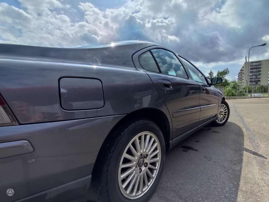 Grey Volvo S60 2005 in Vilnius, with an engine capacity of 1.98 L and mileage of 296 thousand km for 2599 €, photo 23 on AUTOMOTO.COM.LV