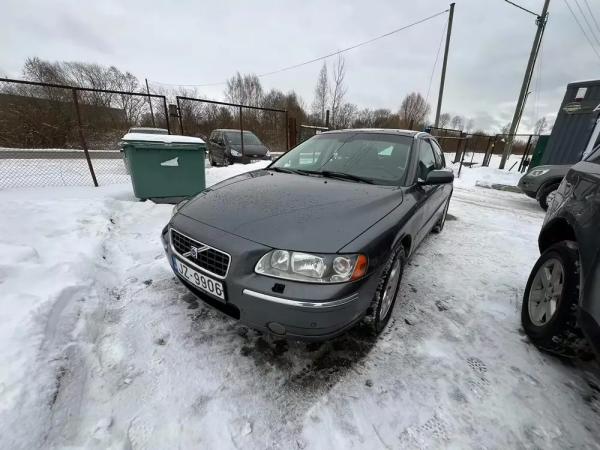 Серый Вольво С60 2005 в Елгава, объемом двигателя 2.40 л и пробегом 260 тыс. км за 1800 €, фото 1 на AUTOMOTO.COM.LV