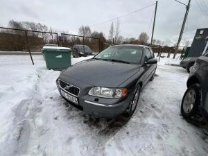 Pelēks Volvo S60 2005 Jelgava, ar dzinēja tilpumu 2.40 L un nobraukumu 260 tūkst. km par 1800 €, foto  vietnē AUTOMOTO.COM.LV