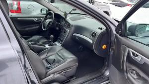 Pelēks Volvo S60 2005 Jelgava, ar dzinēja tilpumu 2.40 L un nobraukumu 260 tūkst. km par 1800 €, foto 7 vietnē AUTOMOTO.COM.LV