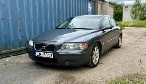 Pelēks Volvo S60 2005 Jelgava, ar dzinēja tilpumu 2.40 L un nobraukumu 490 tūkst. km par 1290 €, foto  vietnē AUTOMOTO.COM.LV