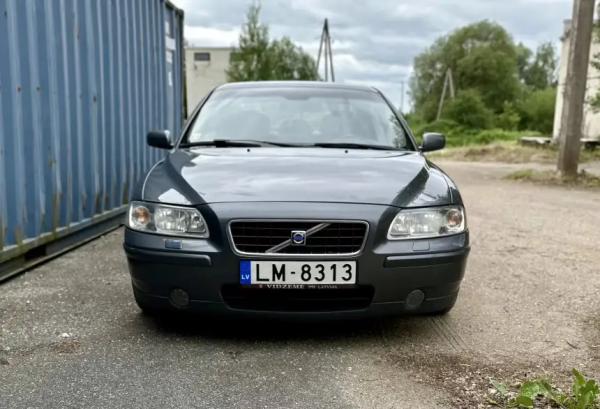 Grey Volvo S60 2005 in Jelgava, with an engine capacity of 2.40 L and mileage of 490 thousand km for 1290 €, photo 3 on AUTOMOTO.COM.LV