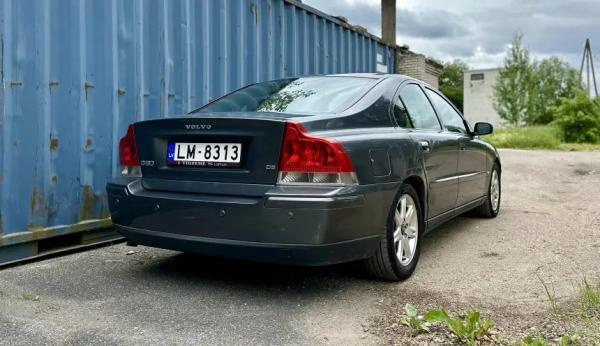 Grey Volvo S60 2005 in Jelgava, with an engine capacity of 2.40 L and mileage of 490 thousand km for 1290 €, photo 5 on AUTOMOTO.COM.LV