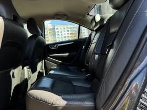 Grey Volvo S60 2005 in Riga, with an engine capacity of 2.40 L and mileage of 325 thousand km for 1390 €, photo 8 on AUTOMOTO.COM.LV