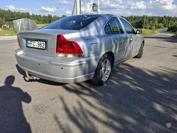 Grey Volvo S60 2005 in Vilnius, with an engine capacity of 2.40 L and mileage of 410 thousand km for 450 €, photo 4 on AUTOMOTO.COM.LV