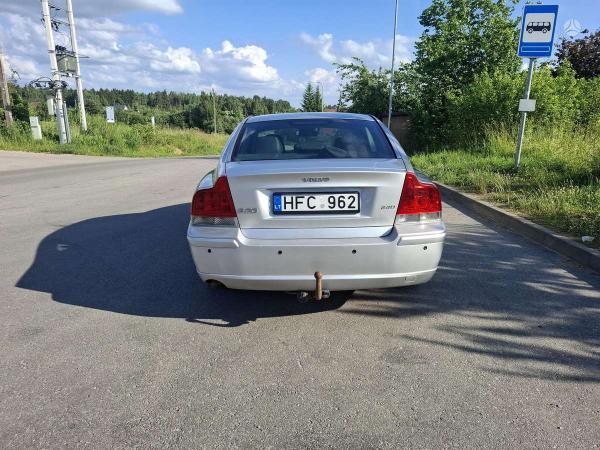 Grey Volvo S60 2005 in Vilnius, with an engine capacity of 2.40 L and mileage of 410 thousand km for 450 €, photo 5 on AUTOMOTO.COM.LV