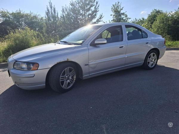 Grey Volvo S60 2005 in Vilnius, with an engine capacity of 2.40 L and mileage of 410 thousand km for 450 €, photo 7 on AUTOMOTO.COM.LV
