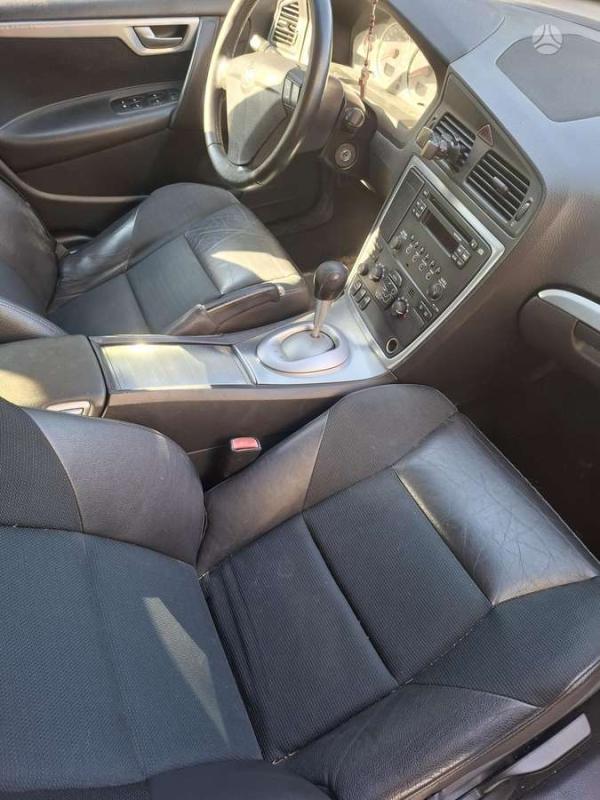 Grey Volvo S60 2005 in Vilnius, with an engine capacity of 2.40 L and mileage of 410 thousand km for 450 €, photo 9 on AUTOMOTO.COM.LV