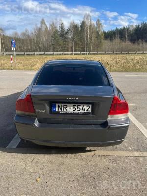 Pelēks Volvo S60 2005 Jēkabpils, ar dzinēja tilpumu 2.40 L un nobraukumu 444 tūkst. km par 1600 €, foto 5 vietnē AUTOMOTO.COM.LV