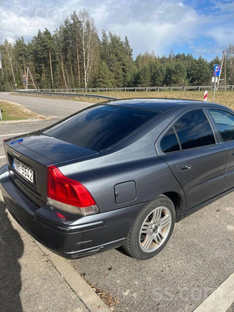 Pelēks Volvo S60 2005 Jēkabpils, ar dzinēja tilpumu 2.40 L un nobraukumu 444 tūkst. km par 1600 €, foto 6 vietnē AUTOMOTO.COM.LV