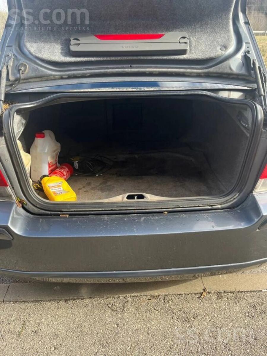Pelēks Volvo S60 2005 Jēkabpils, ar dzinēja tilpumu 2.40 L un nobraukumu 444 tūkst. km par 1600 €, foto 9 vietnē AUTOMOTO.COM.LV