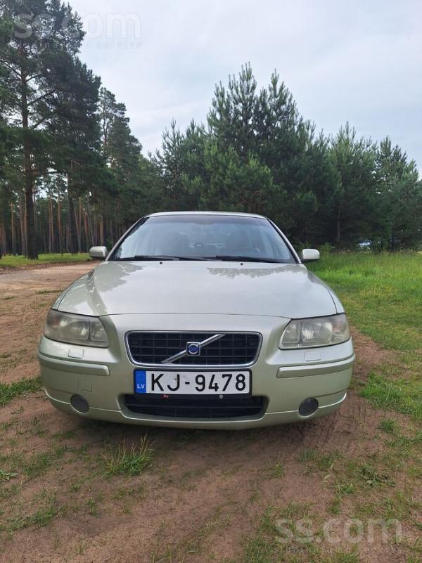 Grey Volvo S60 2005 in Riga, with an engine capacity of 2.40 L and mileage of 329 thousand km for 1200 €, photo 3 on AUTOMOTO.COM.LV