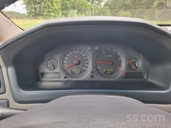 Grey Volvo S60 2005 in Riga, with an engine capacity of 2.40 L and mileage of 329 thousand km for 1200 €, photo 5 on AUTOMOTO.COM.LV
