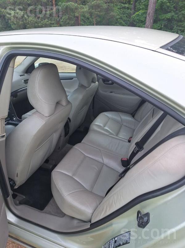 Grey Volvo S60 2005 in Riga, with an engine capacity of 2.40 L and mileage of 329 thousand km for 1200 €, photo 7 on AUTOMOTO.COM.LV