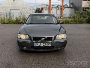 Grey Volvo S60 2005 in Jelgava, with an engine capacity of 2.40 L and mileage of 301 thousand km for 1590 €, photo 3 on AUTOMOTO.COM.LV