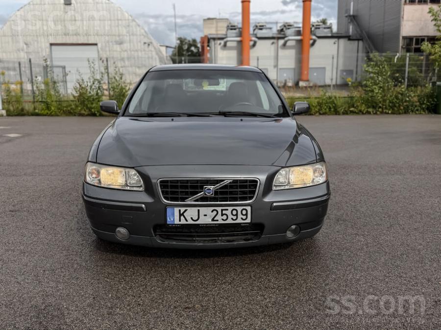 Grey Volvo S60 2005 in Jelgava, with an engine capacity of 2.40 L and mileage of 301 thousand km for 1590 €, photo 3 on AUTOMOTO.COM.LV
