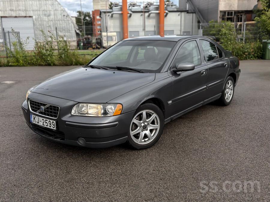 Grey Volvo S60 2005 in Jelgava, with an engine capacity of 2.40 L and mileage of 301 thousand km for 1590 €, photo 4 on AUTOMOTO.COM.LV