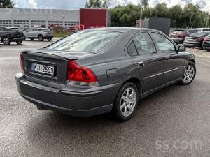 Grey Volvo S60 2005 in Jelgava, with an engine capacity of 2.40 L and mileage of 301 thousand km for 1590 €, photo 5 on AUTOMOTO.COM.LV