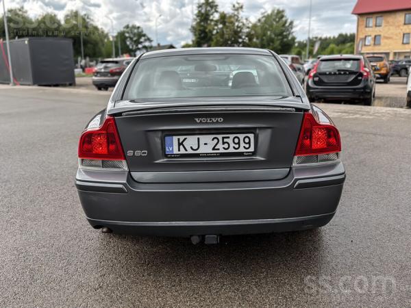Grey Volvo S60 2005 in Jelgava, with an engine capacity of 2.40 L and mileage of 301 thousand km for 1590 €, photo 5 on AUTOMOTO.COM.LV