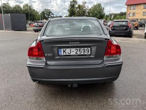 Grey Volvo S60 2005 in Jelgava, with an engine capacity of 2.40 L and mileage of 301 thousand km for 1590 €, photo 6 on AUTOMOTO.COM.LV