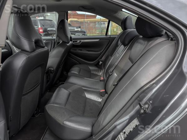 Grey Volvo S60 2005 in Jelgava, with an engine capacity of 2.40 L and mileage of 301 thousand km for 1590 €, photo 7 on AUTOMOTO.COM.LV
