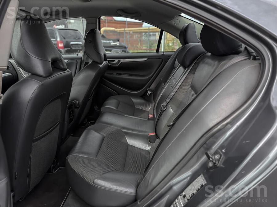 Grey Volvo S60 2005 in Jelgava, with an engine capacity of 2.40 L and mileage of 301 thousand km for 1590 €, photo 8 on AUTOMOTO.COM.LV