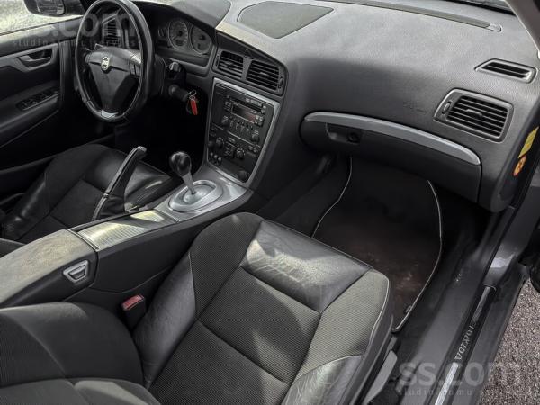 Grey Volvo S60 2005 in Jelgava, with an engine capacity of 2.40 L and mileage of 301 thousand km for 1590 €, photo 10 on AUTOMOTO.COM.LV