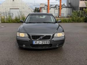 Серый Вольво С60 2005 в Елгава, объемом двигателя 2.40 л и пробегом 301 тыс. км за 1590 €, фото 3 на AUTOMOTO.COM.LV