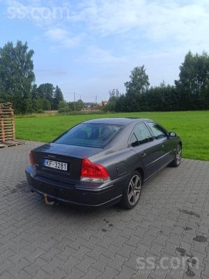 Pelēks Volvo S60 2005 Saldus, ar dzinēja tilpumu 2.40 L un nobraukumu 440 tūkst. km par 1500 €, foto 4 vietnē AUTOMOTO.COM.LV