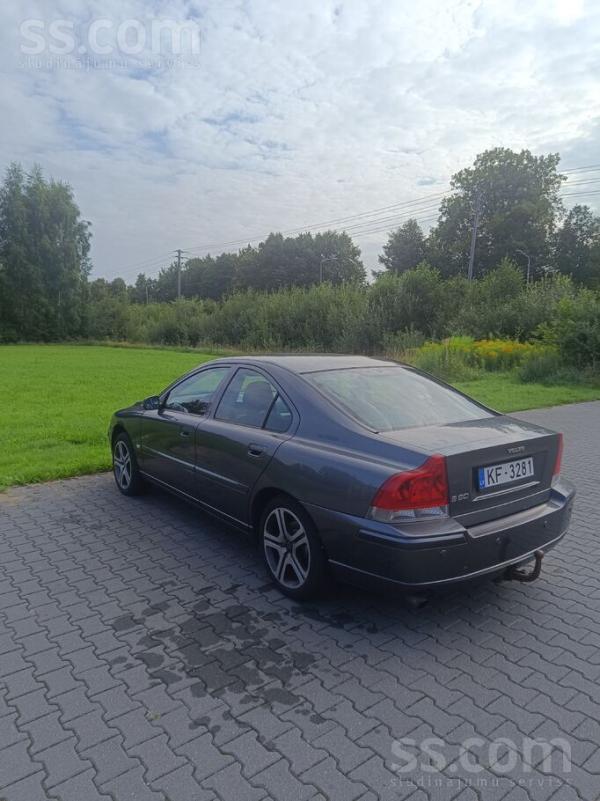 Grey Volvo S60 2005 in Saldus, with an engine capacity of 2.40 L and mileage of 440 thousand km for 1500 €, photo 4 on AUTOMOTO.COM.LV