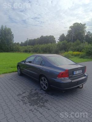 Pelēks Volvo S60 2005 Saldus, ar dzinēja tilpumu 2.40 L un nobraukumu 440 tūkst. km par 1500 €, foto 5 vietnē AUTOMOTO.COM.LV
