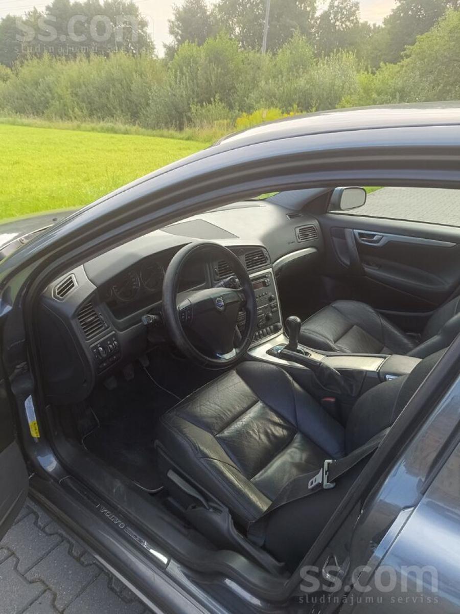 Pelēks Volvo S60 2005 Saldus, ar dzinēja tilpumu 2.40 L un nobraukumu 440 tūkst. km par 1500 €, foto 6 vietnē AUTOMOTO.COM.LV