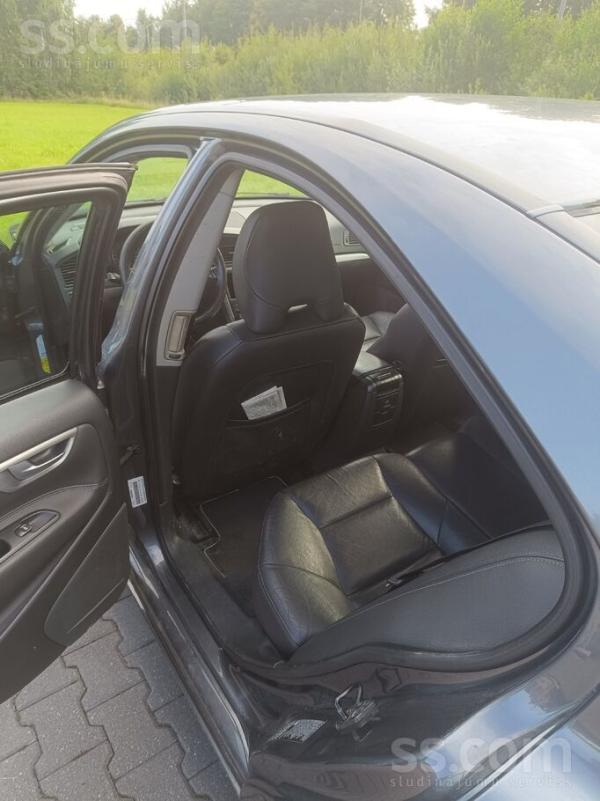 Grey Volvo S60 2005 in Saldus, with an engine capacity of 2.40 L and mileage of 440 thousand km for 1500 €, photo 6 on AUTOMOTO.COM.LV