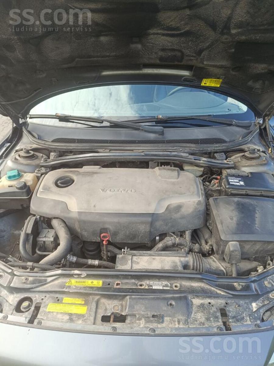 Pelēks Volvo S60 2005 Saldus, ar dzinēja tilpumu 2.40 L un nobraukumu 440 tūkst. km par 1500 €, foto 9 vietnē AUTOMOTO.COM.LV