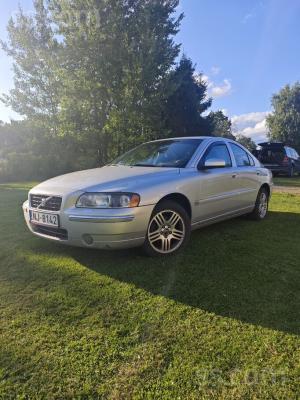 Pelēks Volvo S60 2005 Bauska, ar dzinēja tilpumu 2.40 L un nobraukumu 328 tūkst. km par 2300 €, foto  vietnē AUTOMOTO.COM.LV