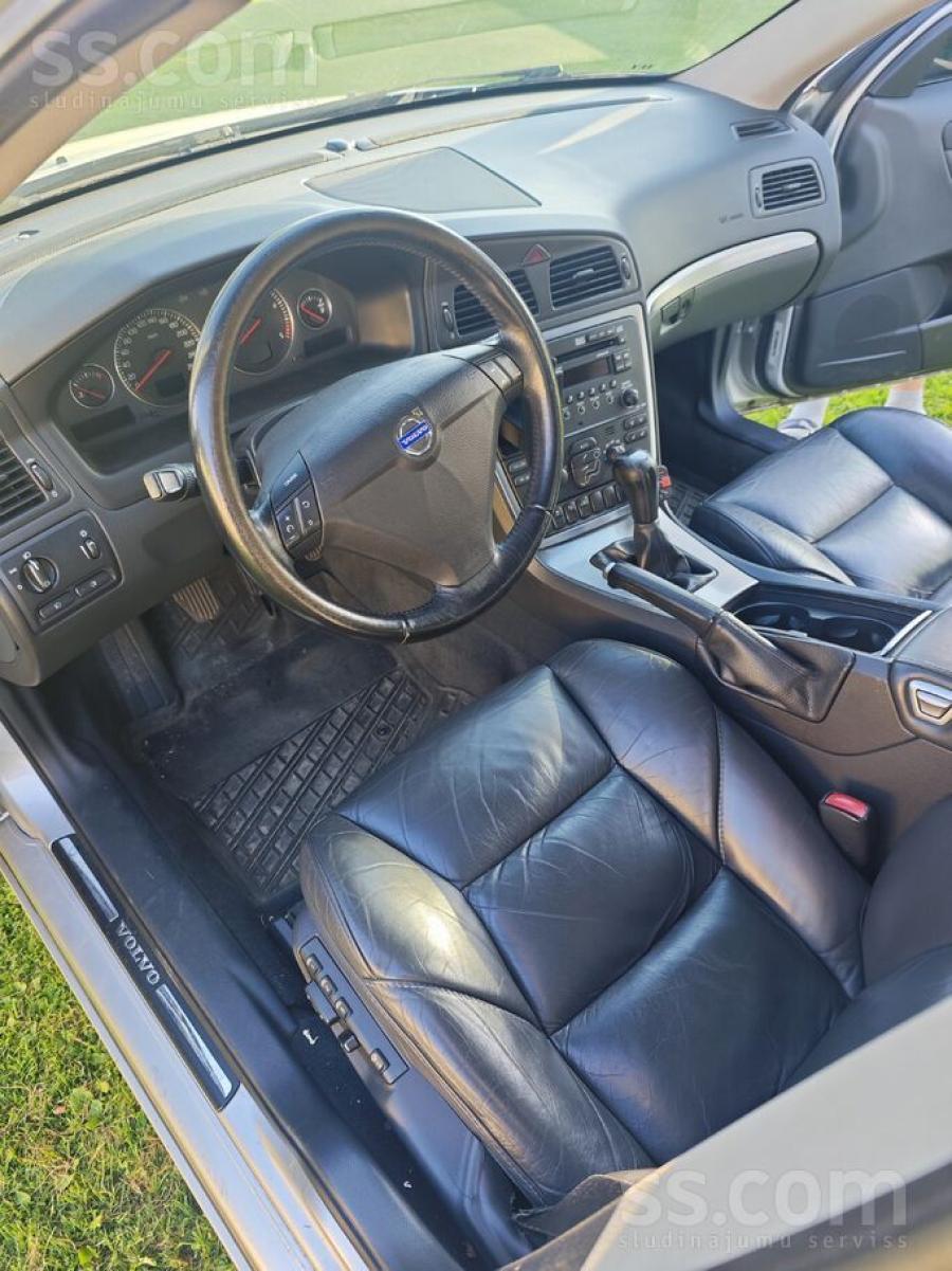 Pelēks Volvo S60 2005 Bauska, ar dzinēja tilpumu 2.40 L un nobraukumu 328 tūkst. km par 2300 €, foto 5 vietnē AUTOMOTO.COM.LV