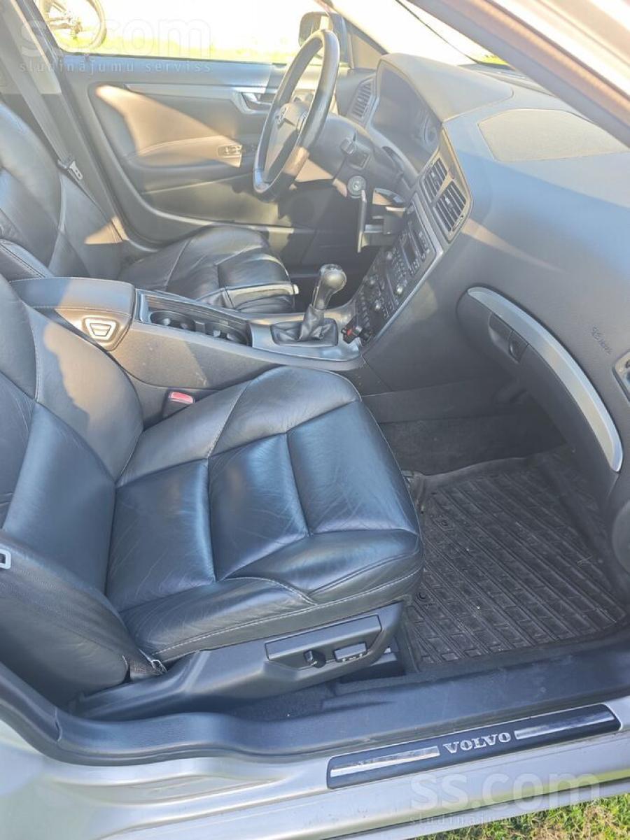 Pelēks Volvo S60 2005 Bauska, ar dzinēja tilpumu 2.40 L un nobraukumu 328 tūkst. km par 2300 €, foto 8 vietnē AUTOMOTO.COM.LV
