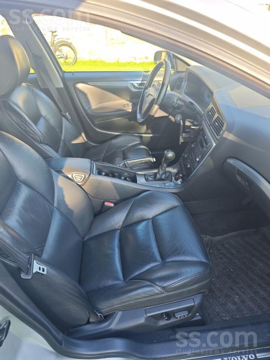 Pelēks Volvo S60 2005 Bauska, ar dzinēja tilpumu 2.40 L un nobraukumu 328 tūkst. km par 2300 €, foto 9 vietnē AUTOMOTO.COM.LV