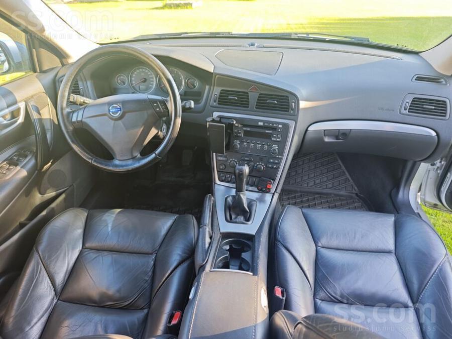 Pelēks Volvo S60 2005 Bauska, ar dzinēja tilpumu 2.40 L un nobraukumu 328 tūkst. km par 2300 €, foto 10 vietnē AUTOMOTO.COM.LV