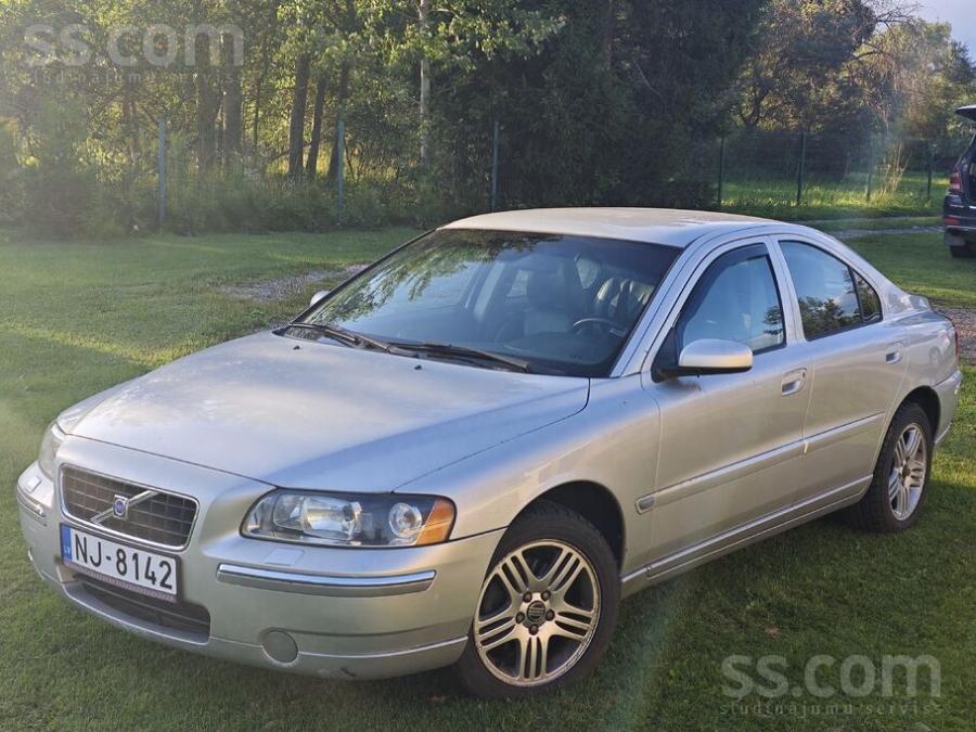 Pelēks Volvo S60 2005 Bauska, ar dzinēja tilpumu 2.40 L un nobraukumu 328 tūkst. km par 2300 €, foto 15 vietnē AUTOMOTO.COM.LV