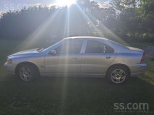 Pelēks Volvo S60 2005 Bauska, ar dzinēja tilpumu 2.40 L un nobraukumu 328 tūkst. km par 2300 €, foto 17 vietnē AUTOMOTO.COM.LV