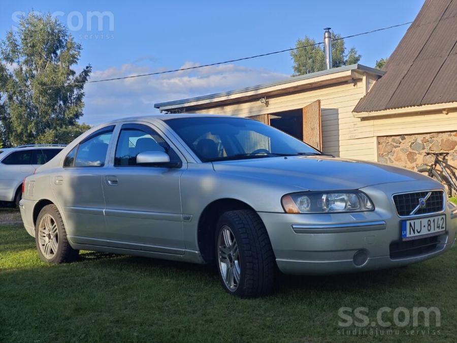 Pelēks Volvo S60 2005 Bauska, ar dzinēja tilpumu 2.40 L un nobraukumu 328 tūkst. km par 2300 €, foto 18 vietnē AUTOMOTO.COM.LV