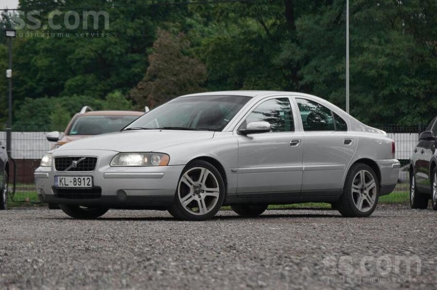 Серый Вольво С60 2005 в Рига, объемом двигателя 2.40 л и пробегом 420 тыс. км за 1650 €, фото 1 на AUTOMOTO.COM.LV