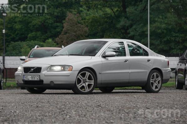 Pelēks Volvo S60 2005 Rīga, ar dzinēja tilpumu 2.40 L un nobraukumu 420 tūkst. km par 1650 €, foto 1 vietnē AUTOMOTO.COM.LV