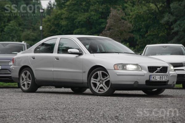 Pelēks Volvo S60 2005 Rīga, ar dzinēja tilpumu 2.40 L un nobraukumu 420 tūkst. km par 1650 €, foto 2 vietnē AUTOMOTO.COM.LV