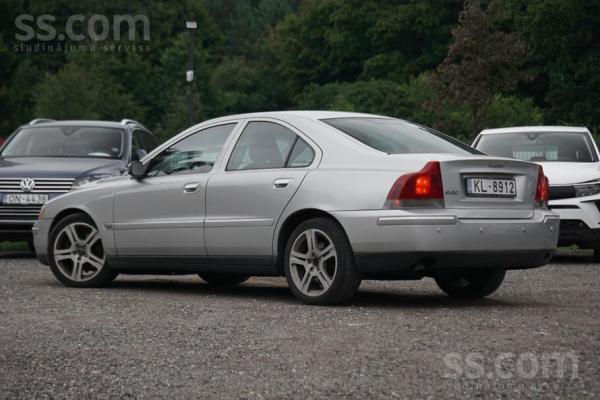Pelēks Volvo S60 2005 Rīga, ar dzinēja tilpumu 2.40 L un nobraukumu 420 tūkst. km par 1650 €, foto 3 vietnē AUTOMOTO.COM.LV