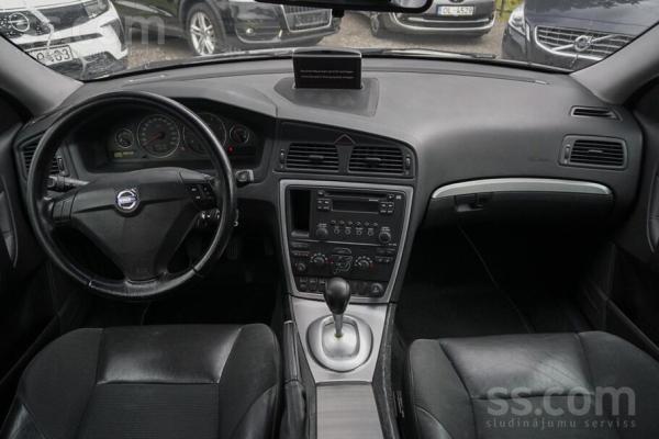 Pelēks Volvo S60 2005 Rīga, ar dzinēja tilpumu 2.40 L un nobraukumu 420 tūkst. km par 1650 €, foto 9 vietnē AUTOMOTO.COM.LV