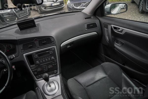 Pelēks Volvo S60 2005 Rīga, ar dzinēja tilpumu 2.40 L un nobraukumu 420 tūkst. km par 1650 €, foto 10 vietnē AUTOMOTO.COM.LV
