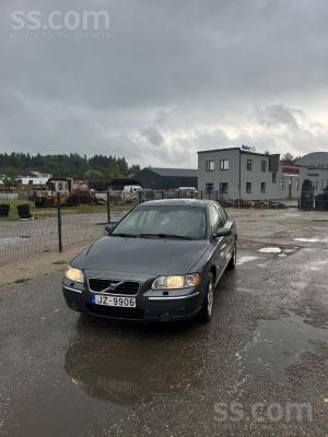 Grey Volvo S60 2005 in Madona, with an engine capacity of 2.40 L and mileage of 249 thousand km for 1800 €, photo  on AUTOMOTO.COM.LV