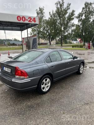 Grey Volvo S60 2005 in Madona, with an engine capacity of 2.40 L and mileage of 249 thousand km for 1800 €, photo 4 on AUTOMOTO.COM.LV